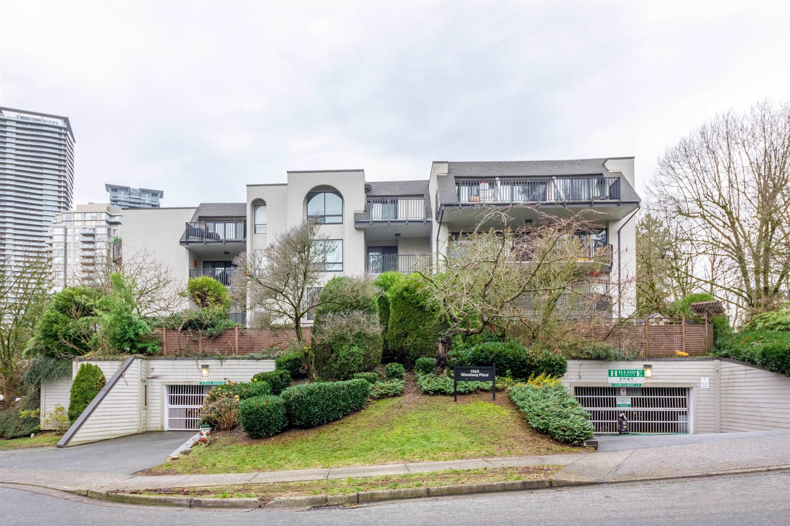 220 1945 WOODWAY PLACE - Team Vince Chan